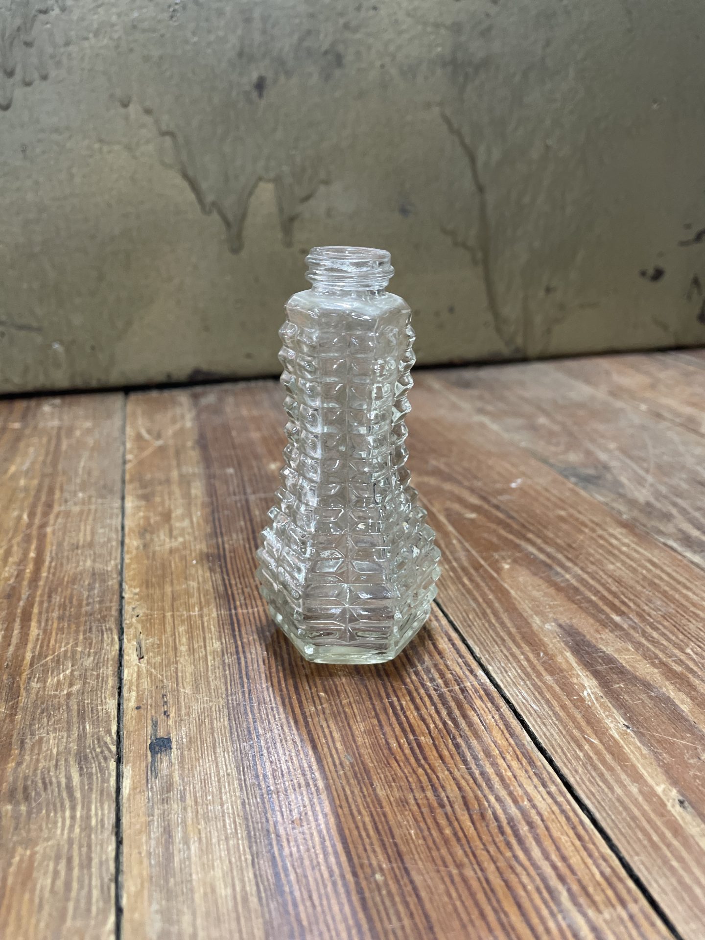 Ribbed Glass - Picker Place