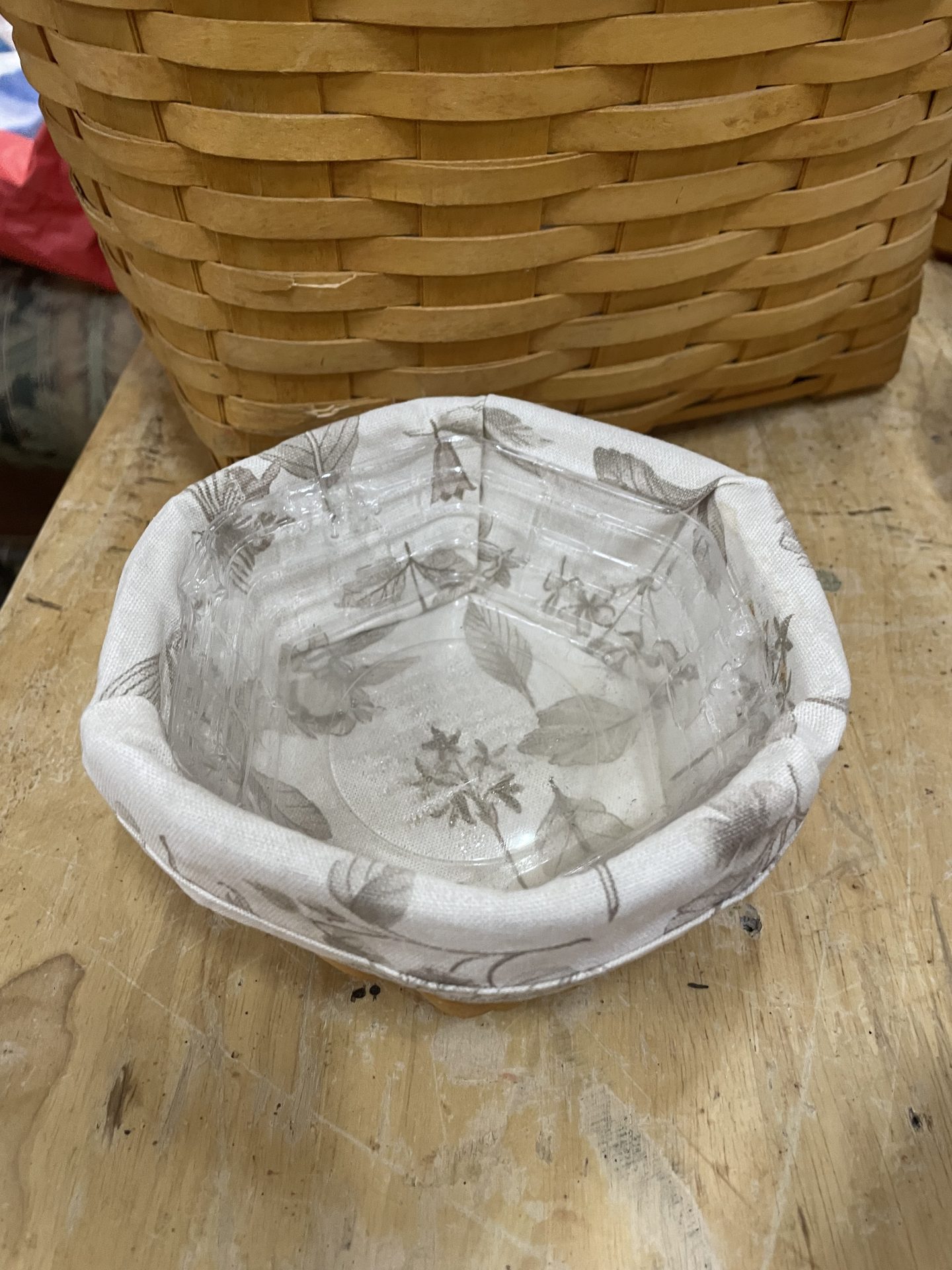 2001 Tan Floral Basket - Picker Place