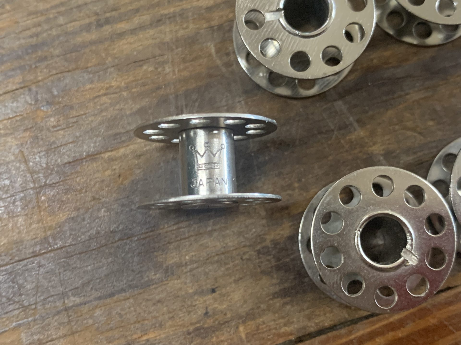 18pc Metal Bobbins - Picker Place