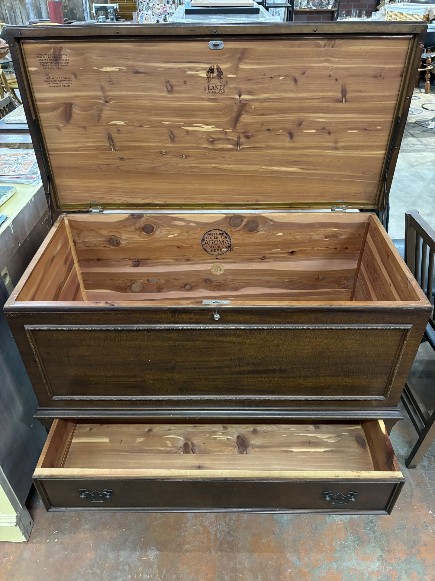 Lane Cedar Chest w/Key - Picker Place