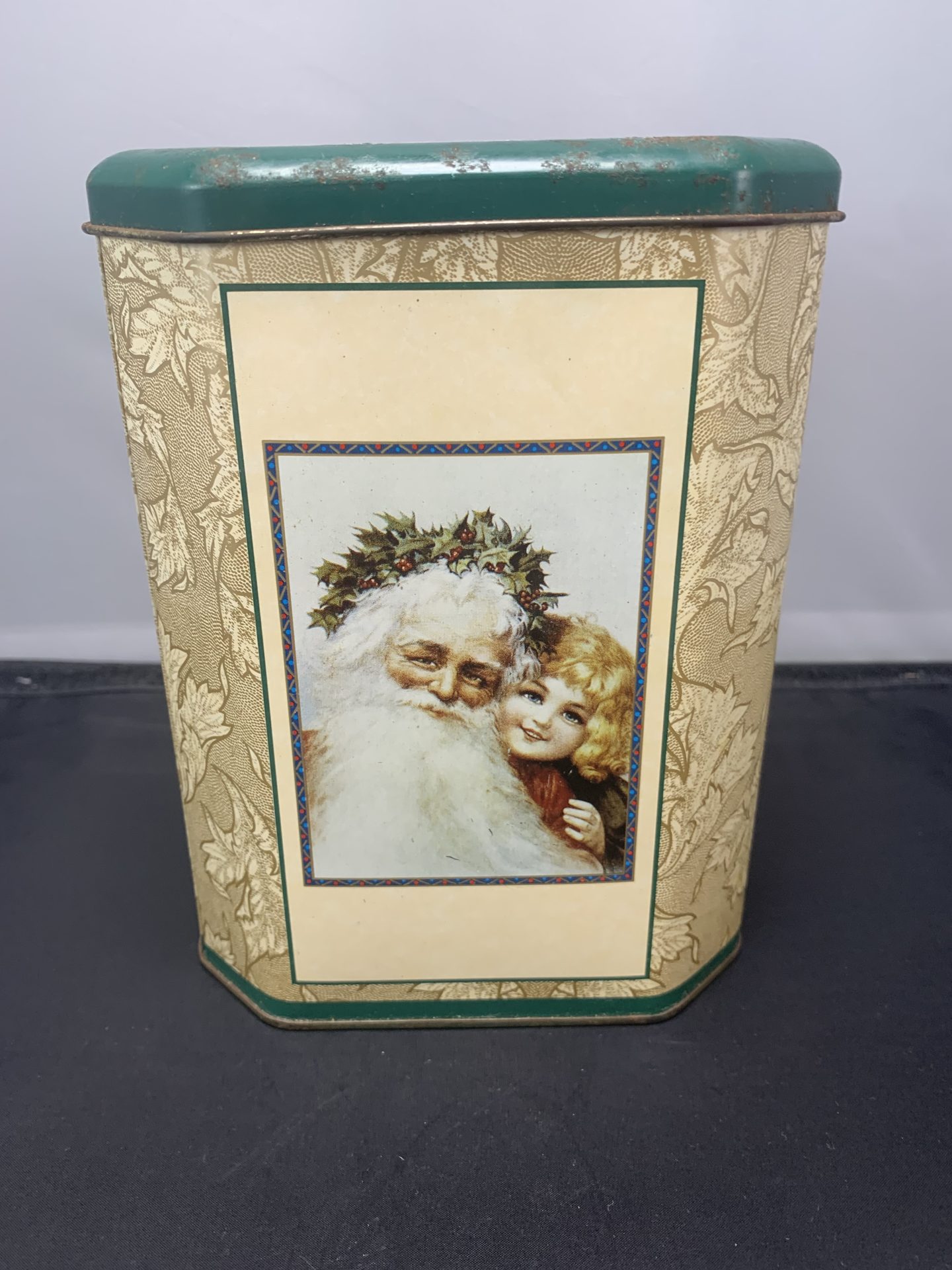 Christmas Tin - Picker Place