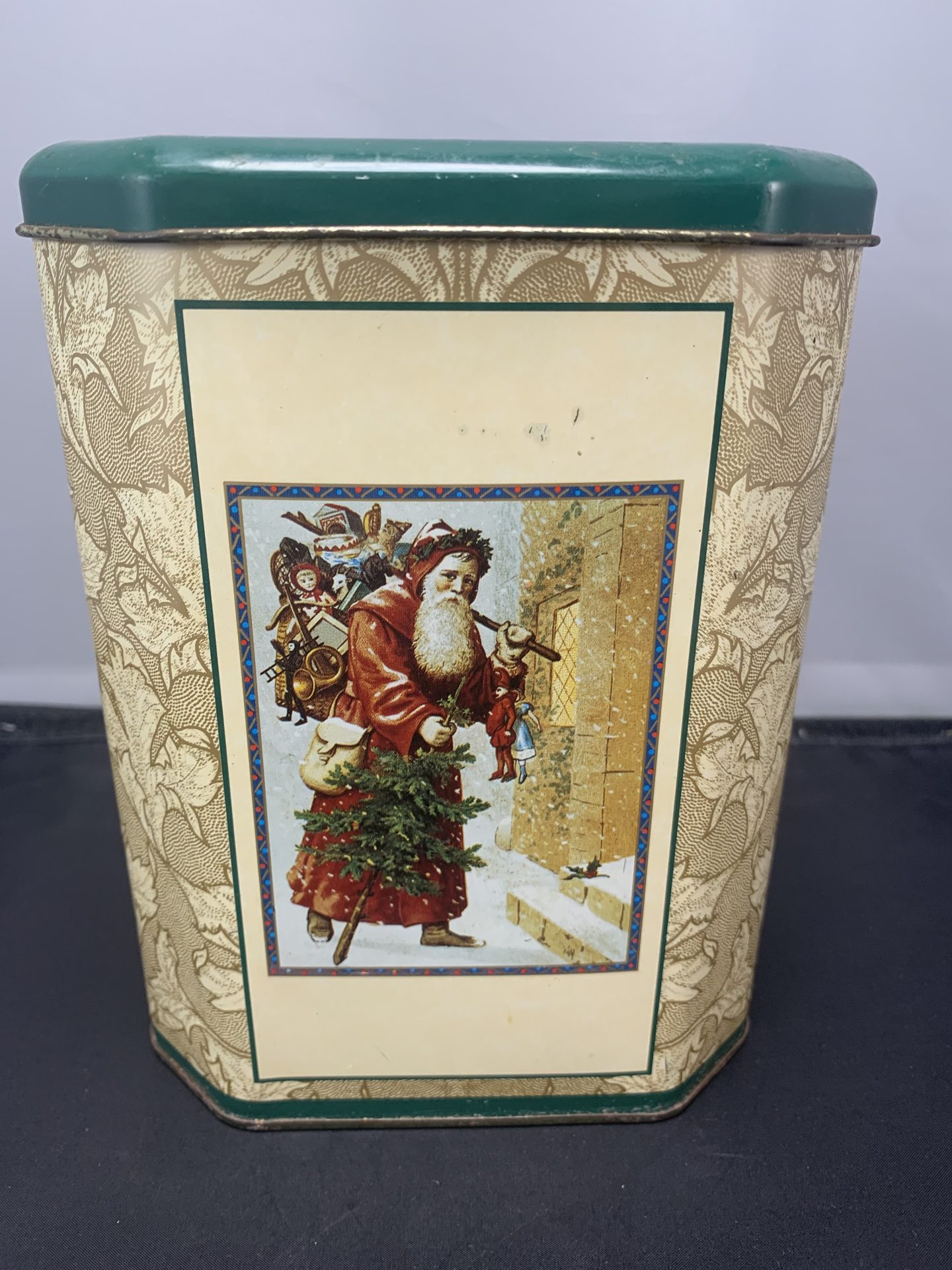 Christmas Tin - Picker Place