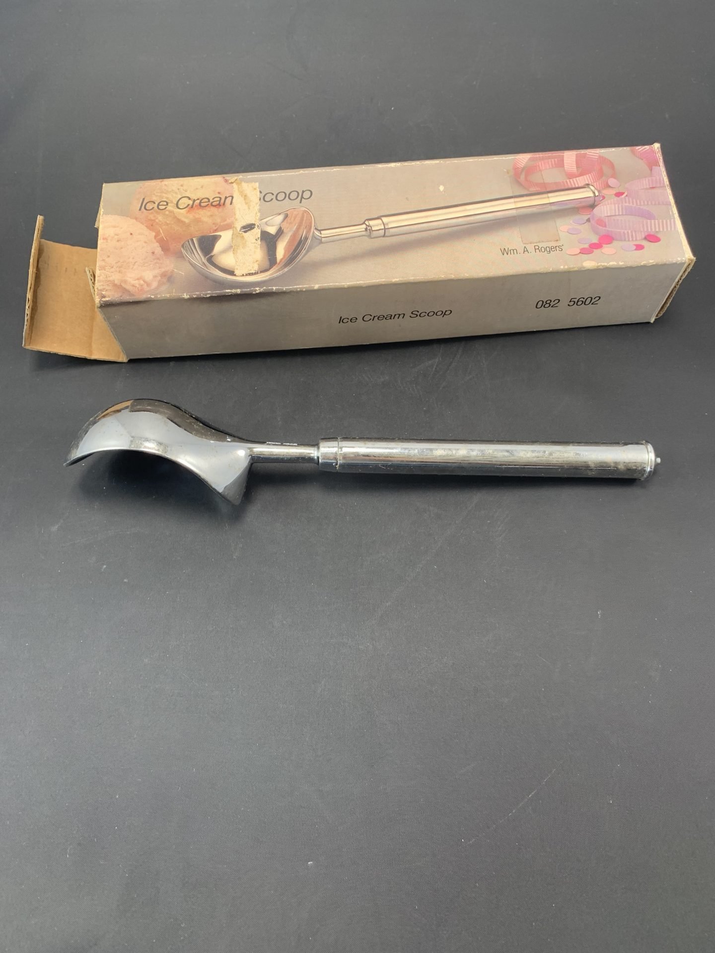 Wm. A. Rogers Ice Cream Scoop - Picker Place