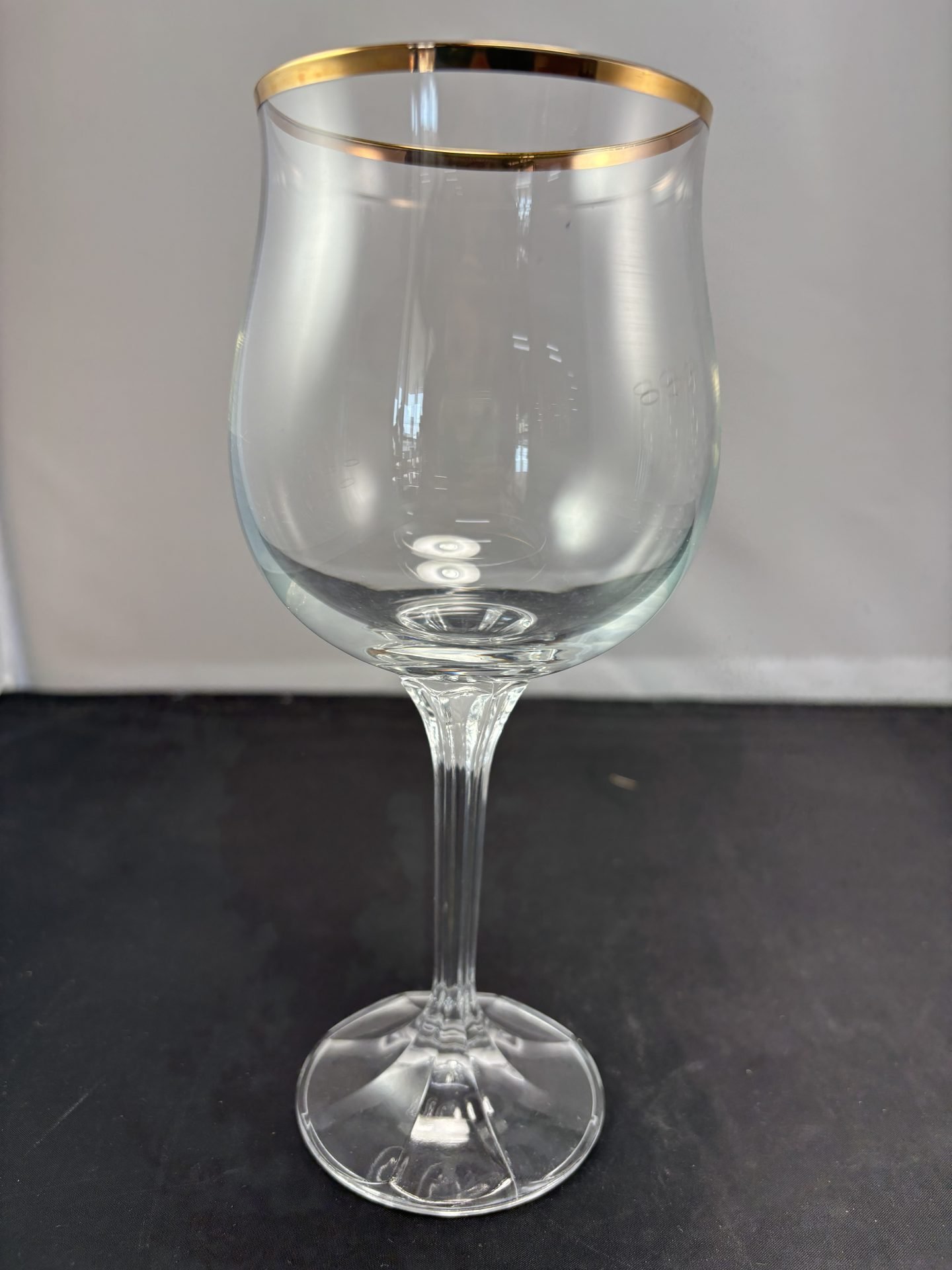 4 Gold Rimmed Wine Glass - Picker Place