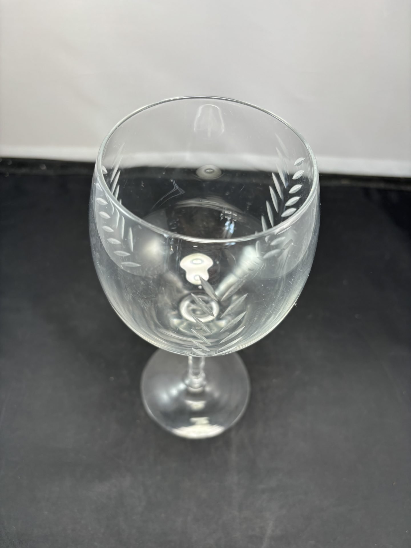 Large Leaf Etched Wine Glass - Picker Place