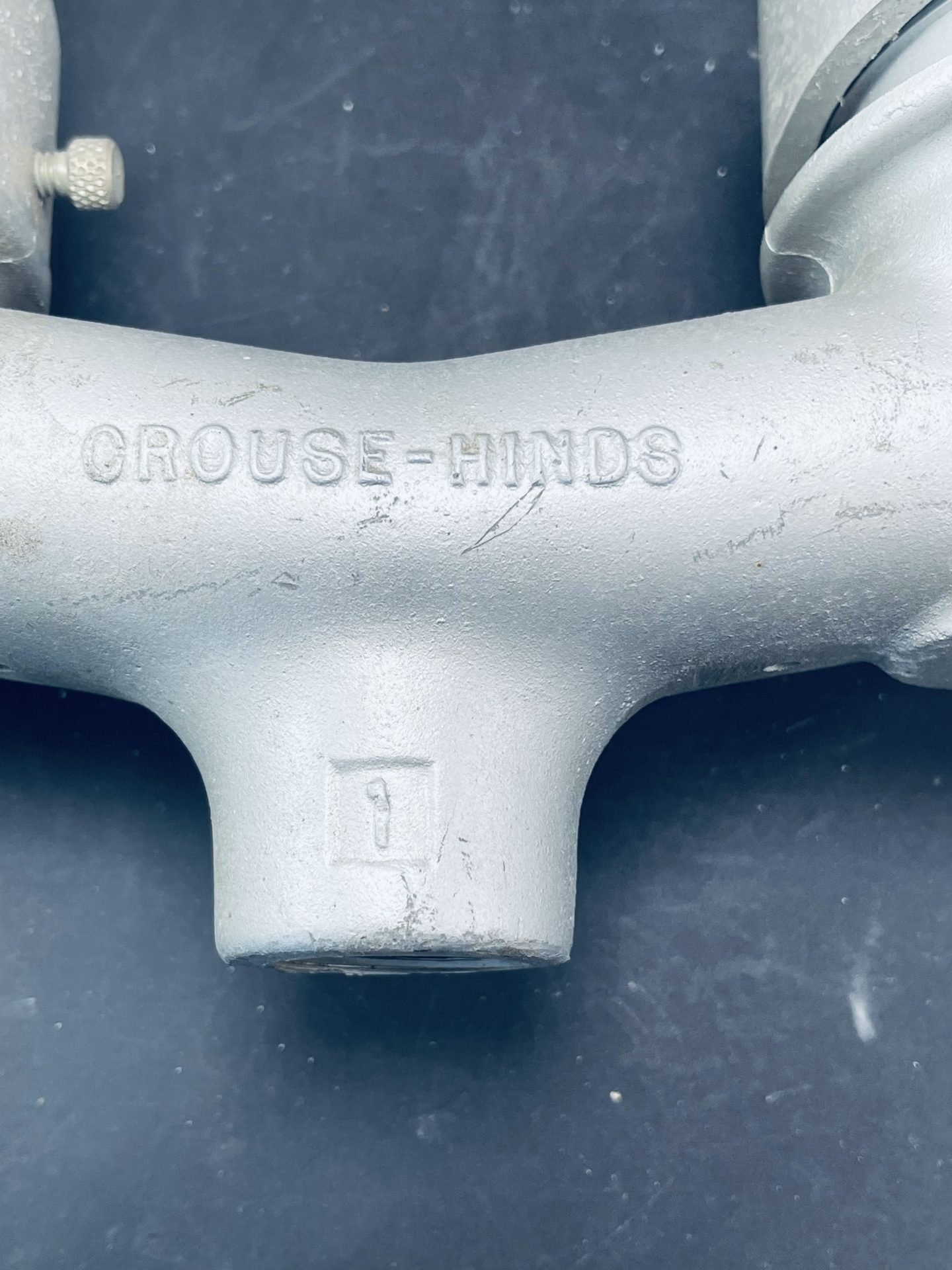 Crouse Hinds Double Light Housing - Picker Place