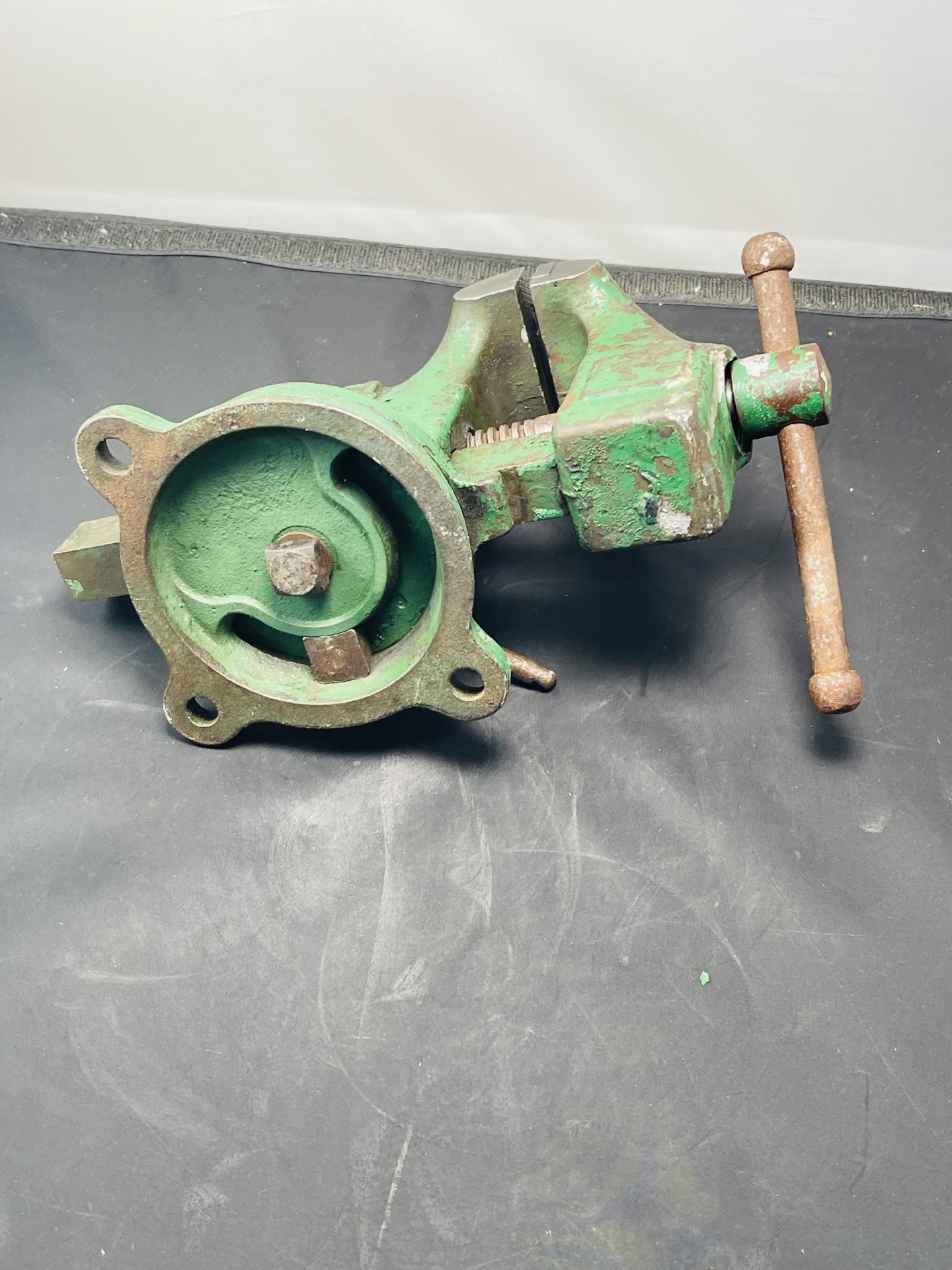 Superior No. 43 Green Vice - Picker Place