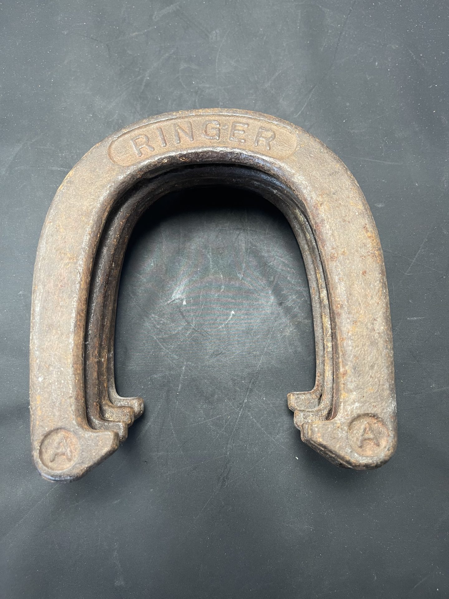 Ringer 2 1/2lb Horseshoe Throwing - Picker Place