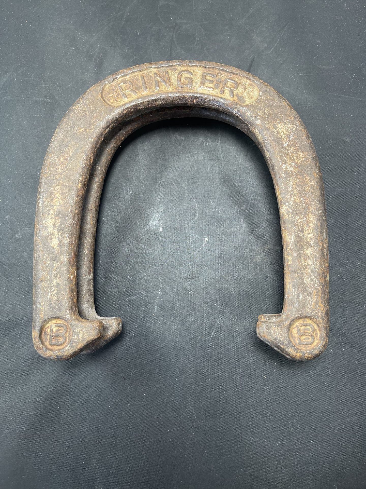 Ringer 2 1/2lb Horseshoe Throwing - Picker Place