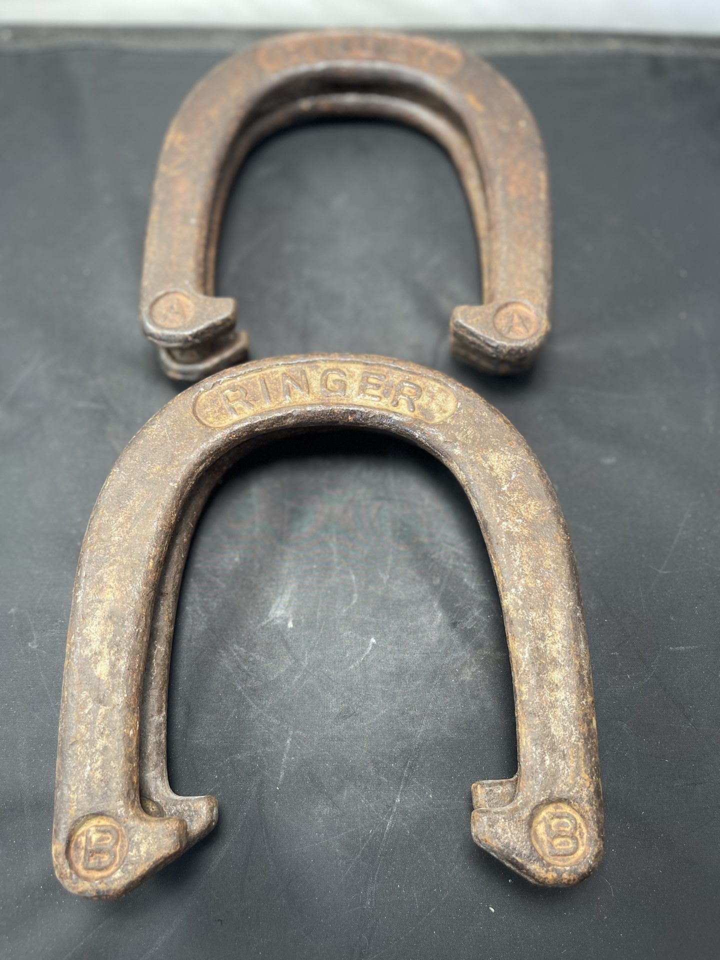 Ringer 2 1/2lb Horseshoe Throwing - Picker Place