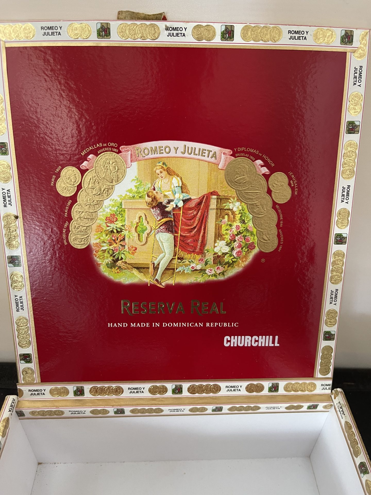 Romeo Y Julieta Churchill Cigar Box - Picker Place