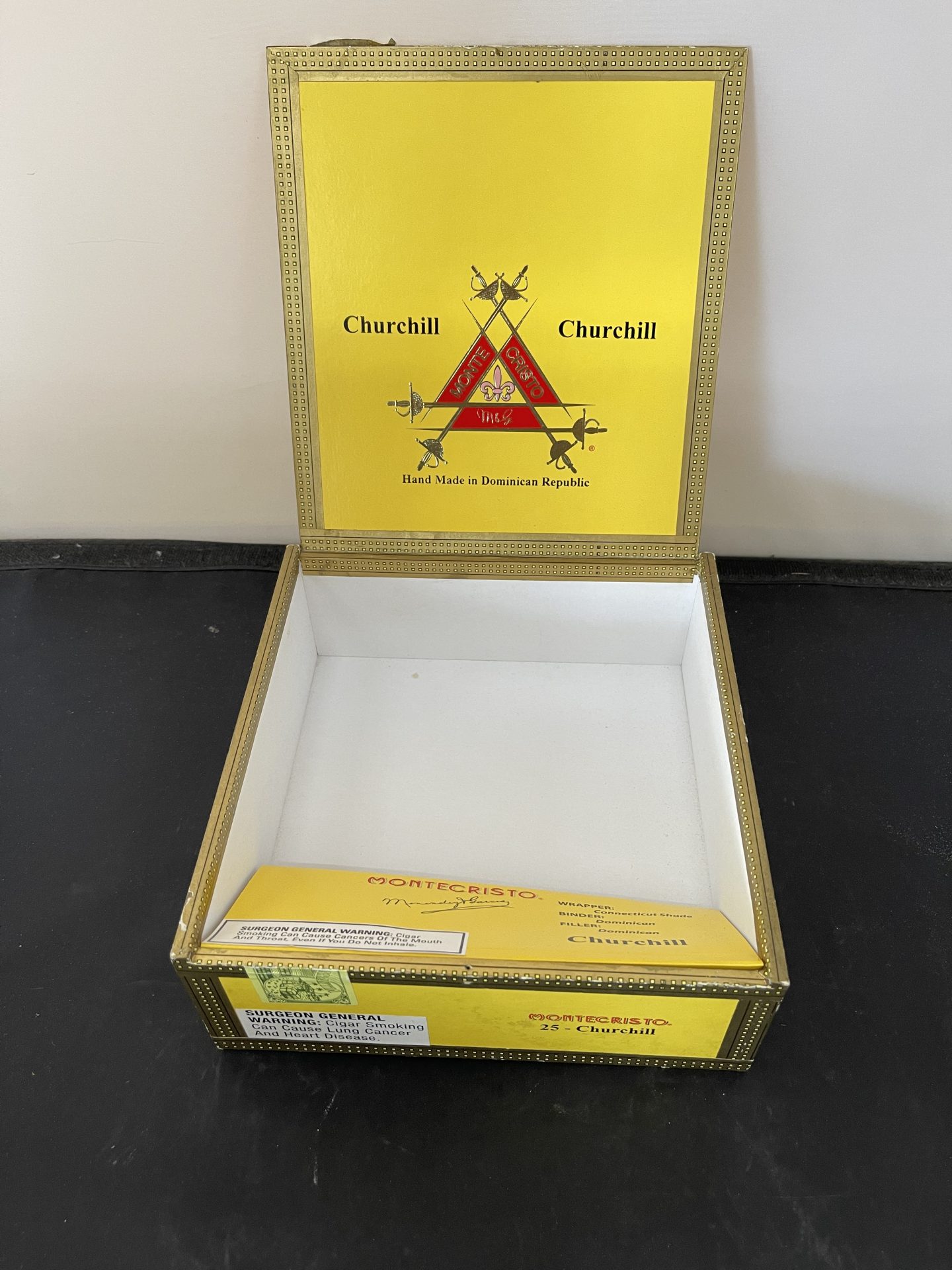 MonteCristo 25-Churchill Cigar Box | Picker Place