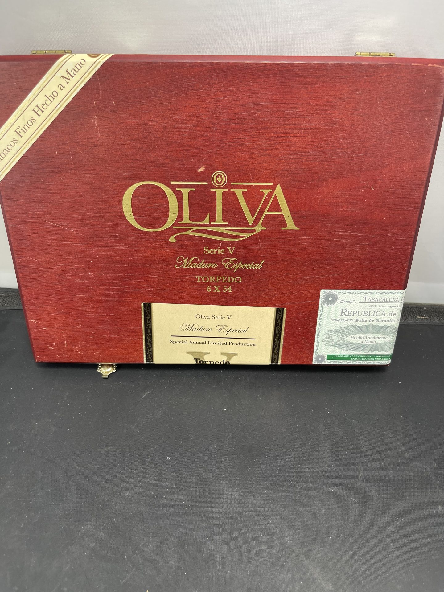 Oiliva Serie V Cigar Box - Picker Place