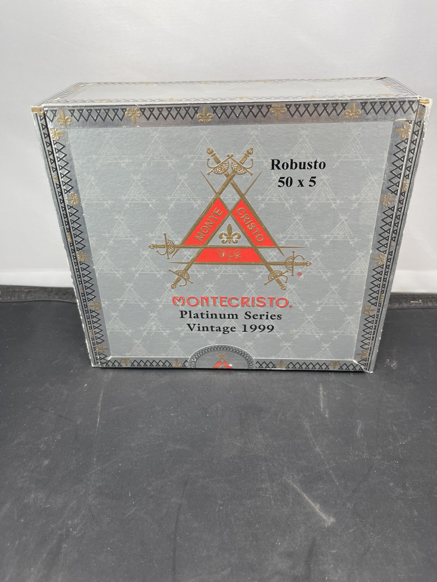 MonteCristo Robusto Cigar Box - Picker Place