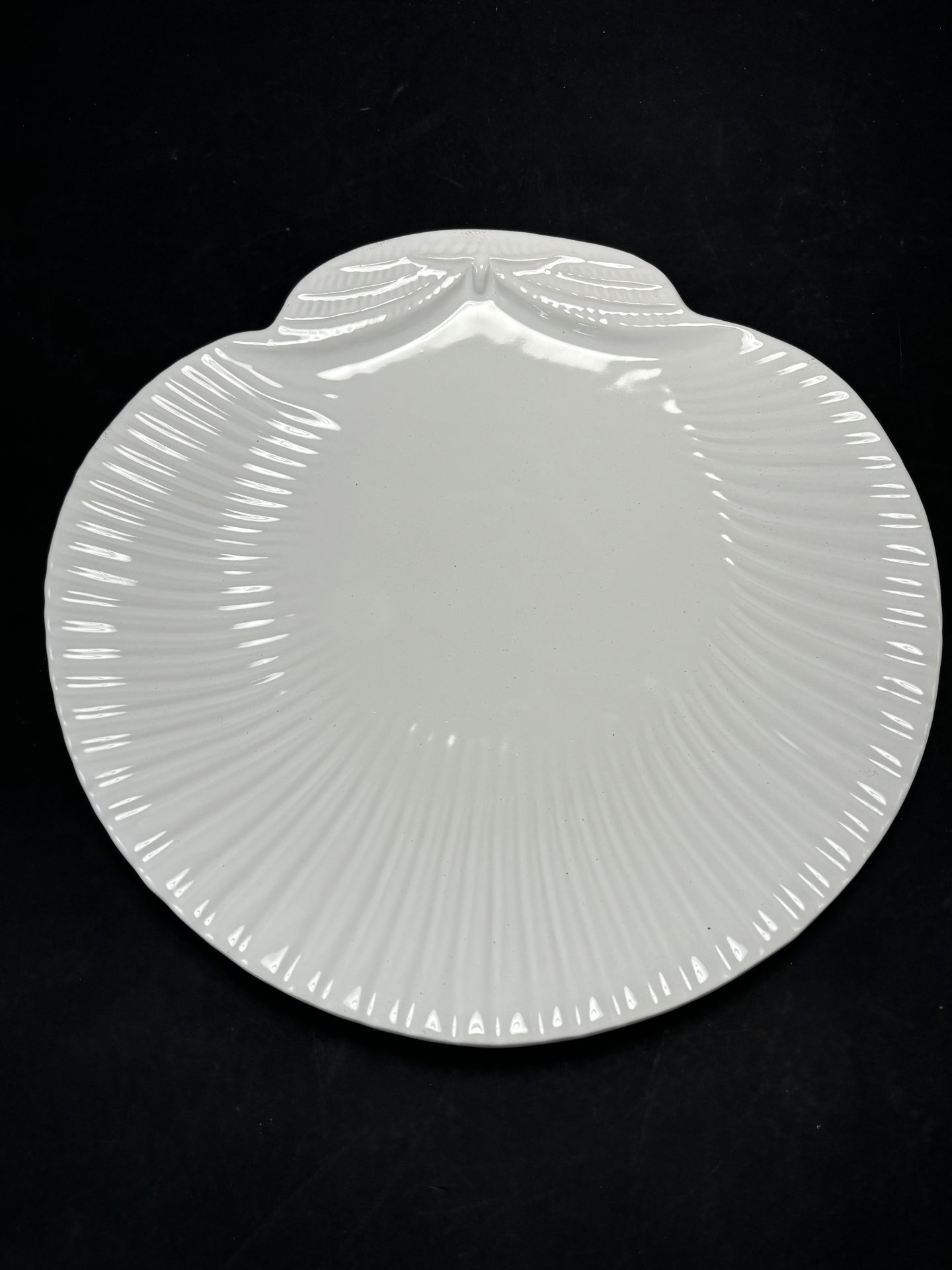 White Ceramic Shell Plate - Picker Place