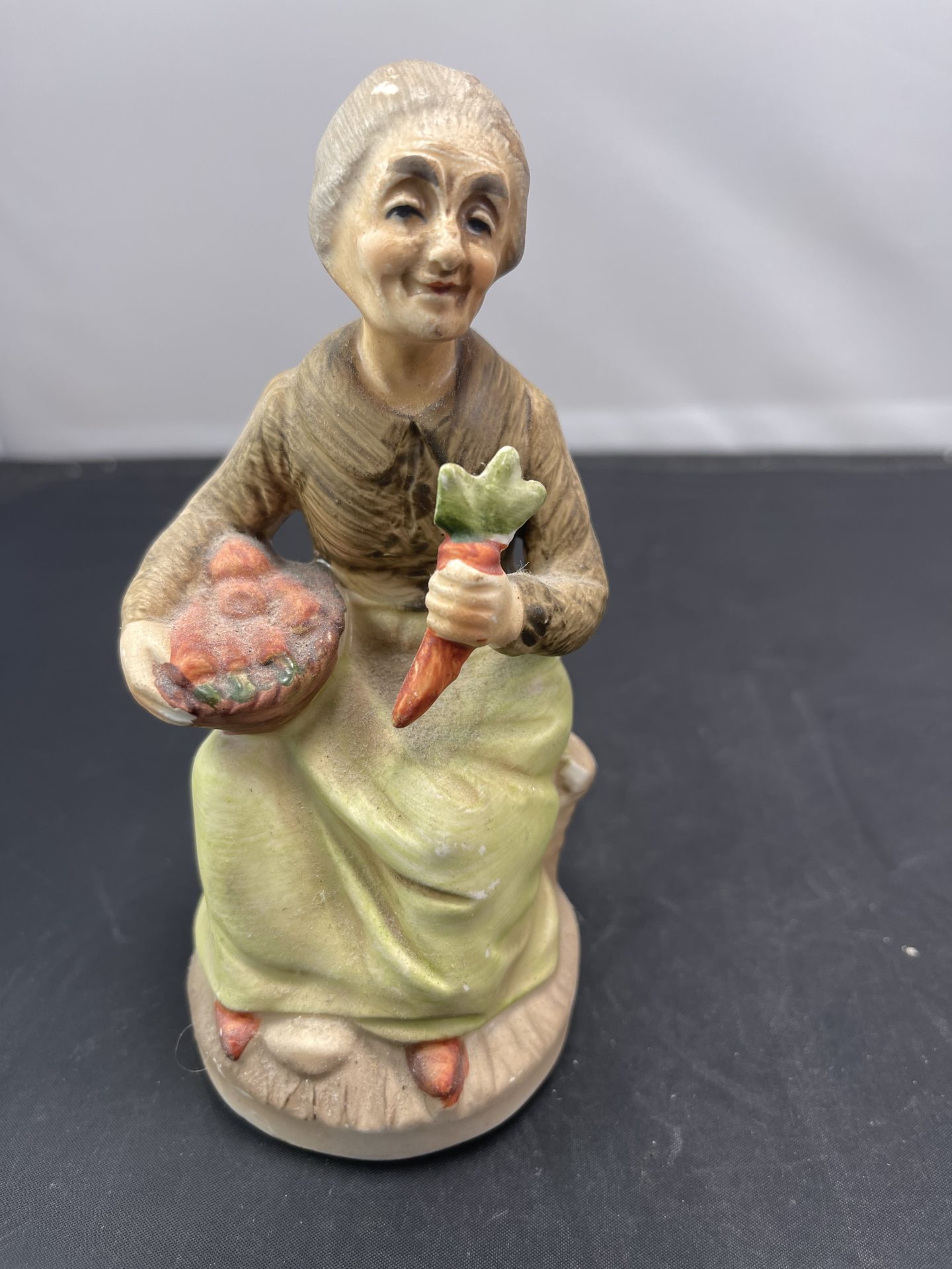 4 Porcelain Figurines - Picker Place