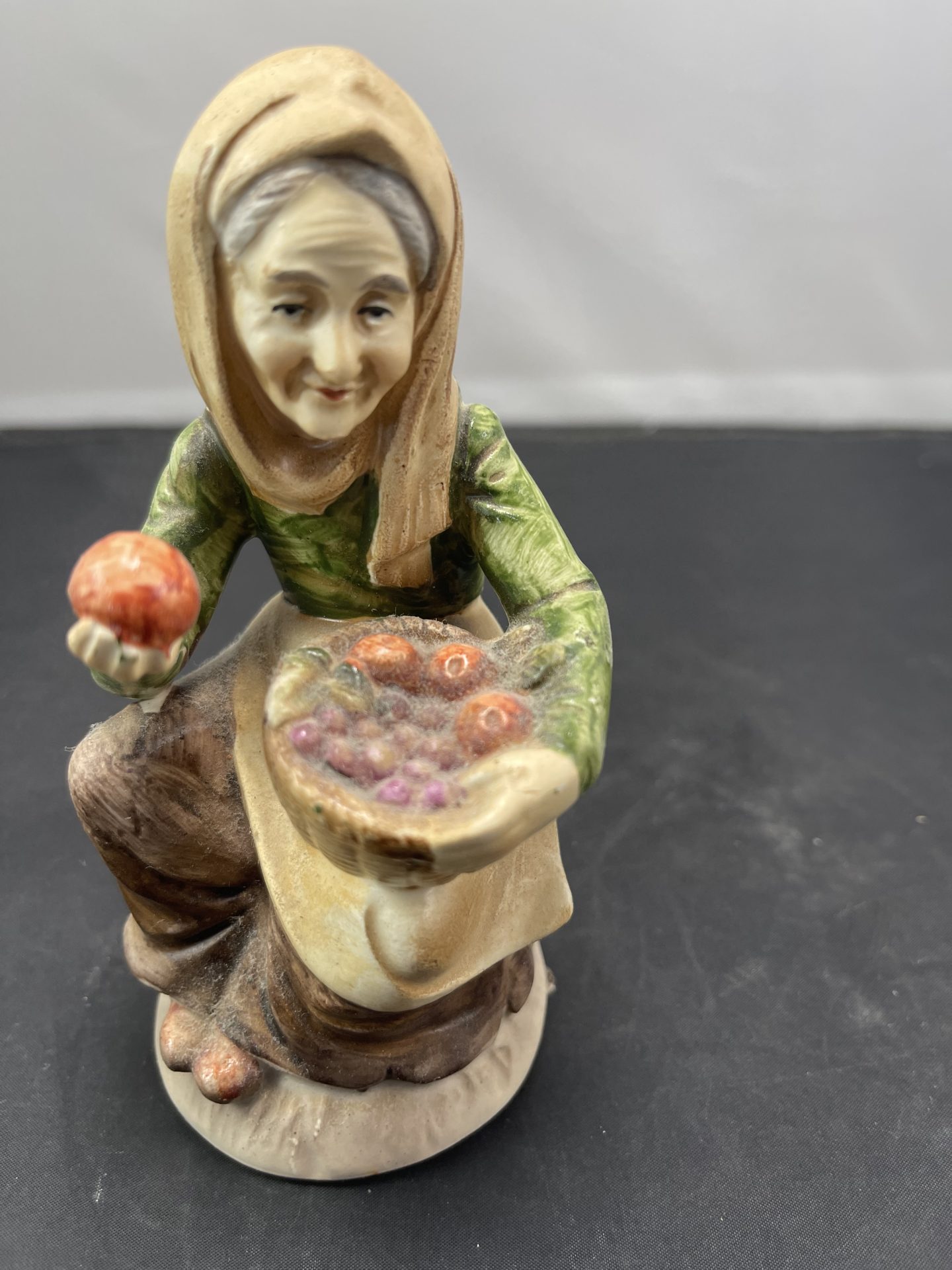 4 Porcelain Figurines - Picker Place