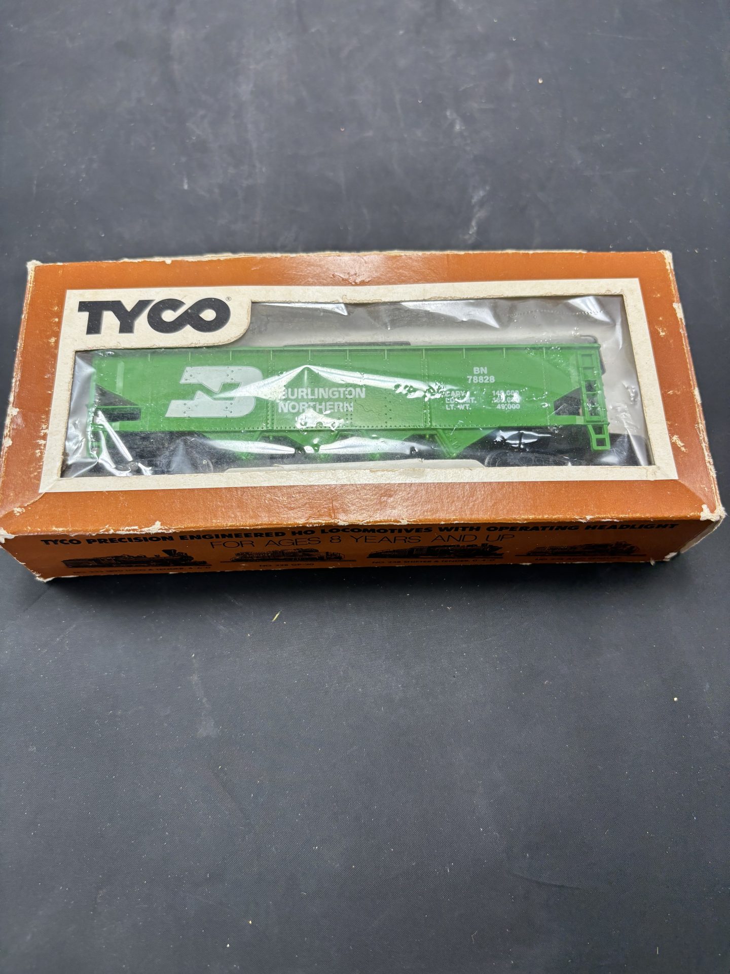 Tyco HO 40' Hopper Car - Picker Place