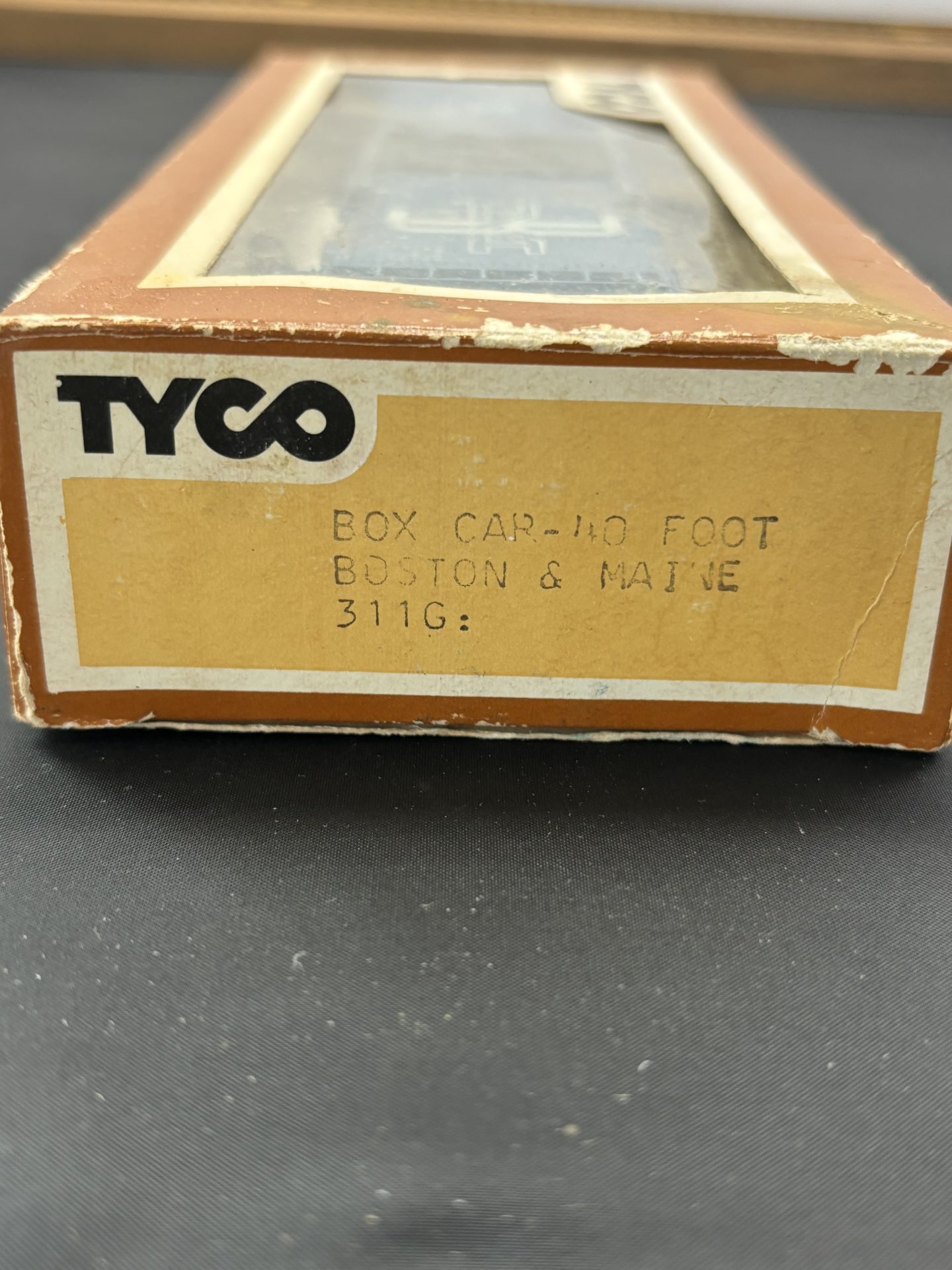 Tyco HO 40' Box Car - Picker Place