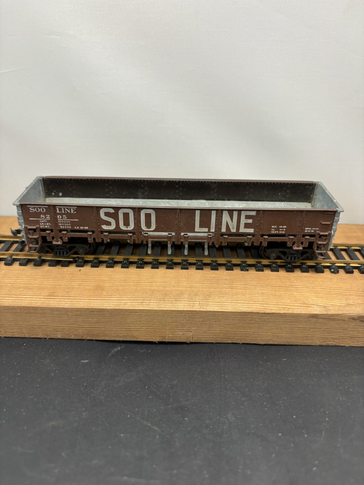 Metal HO Soo Line Hopper Car - Picker Place