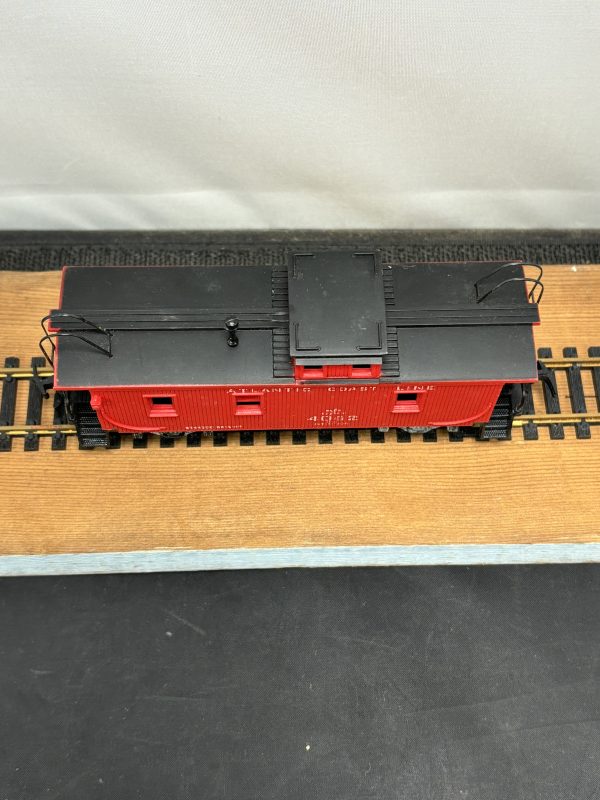Revell HO Atlantic Coast Line Caboose | Picker Place Revell HO Atlantic Coast Line Caboose | Picker Place