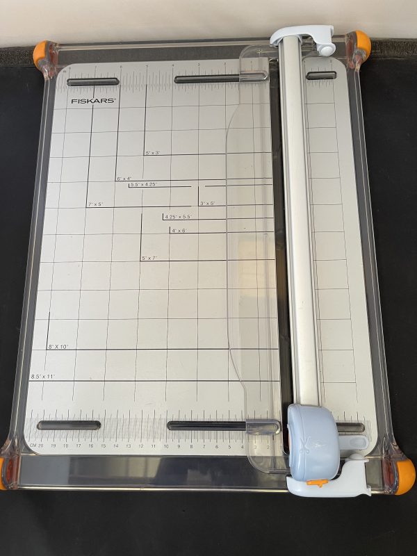 Fiskars Rotating Paper Cutting Board | Picker Place