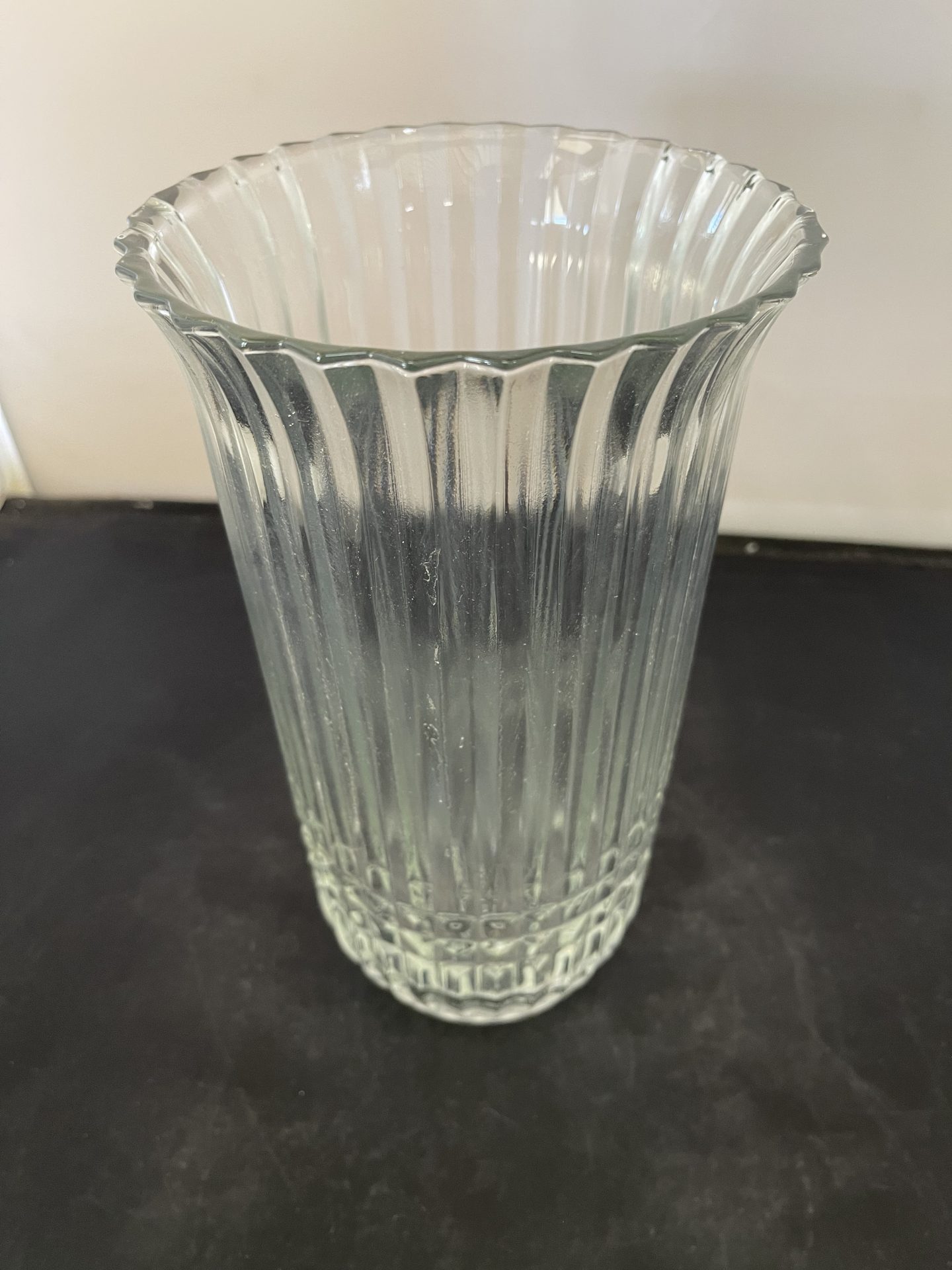 1986 Ribbed FTDA Vase - Picker Place