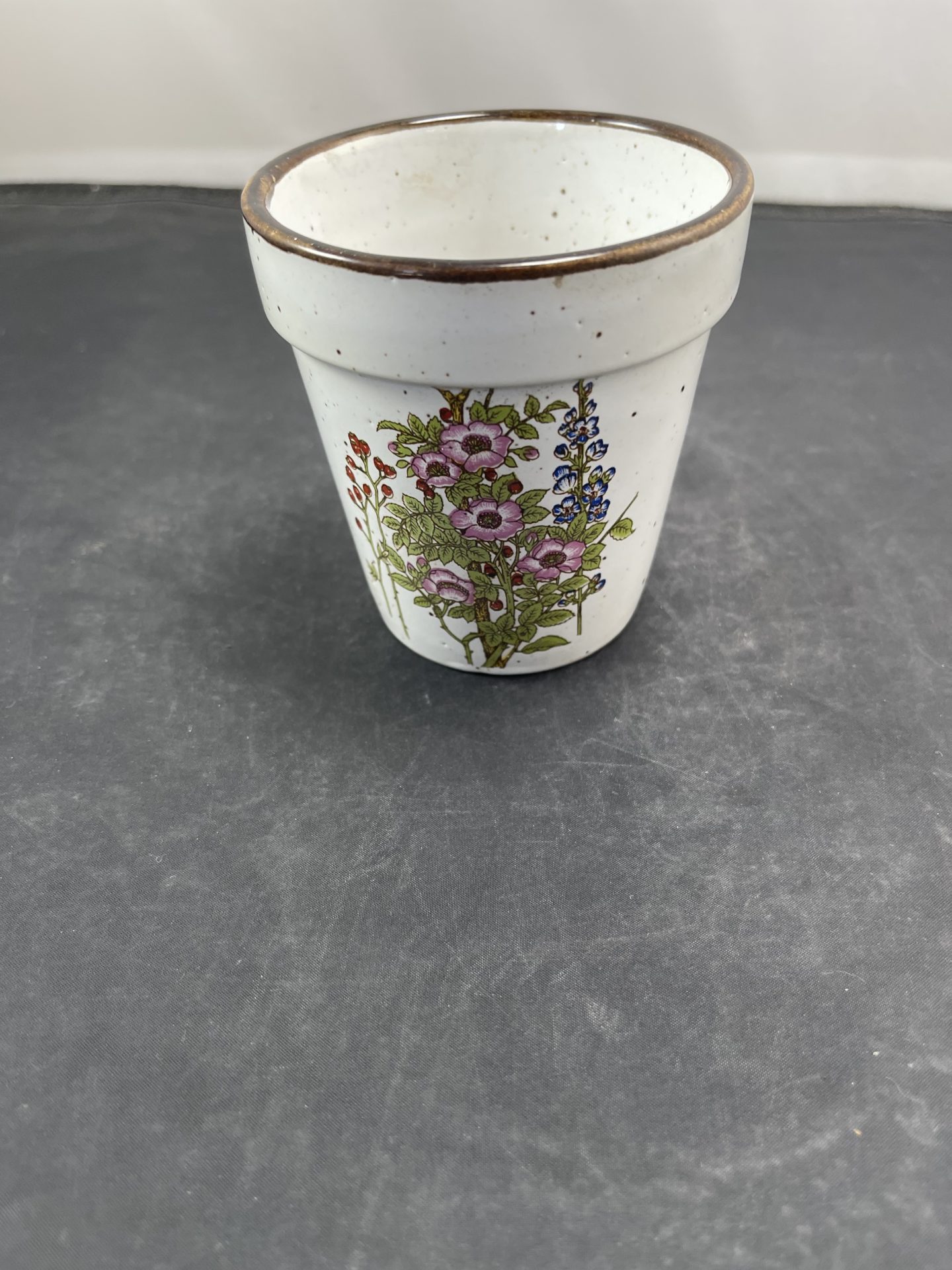 Speckled Stoneware Floral Pot - Picker Place