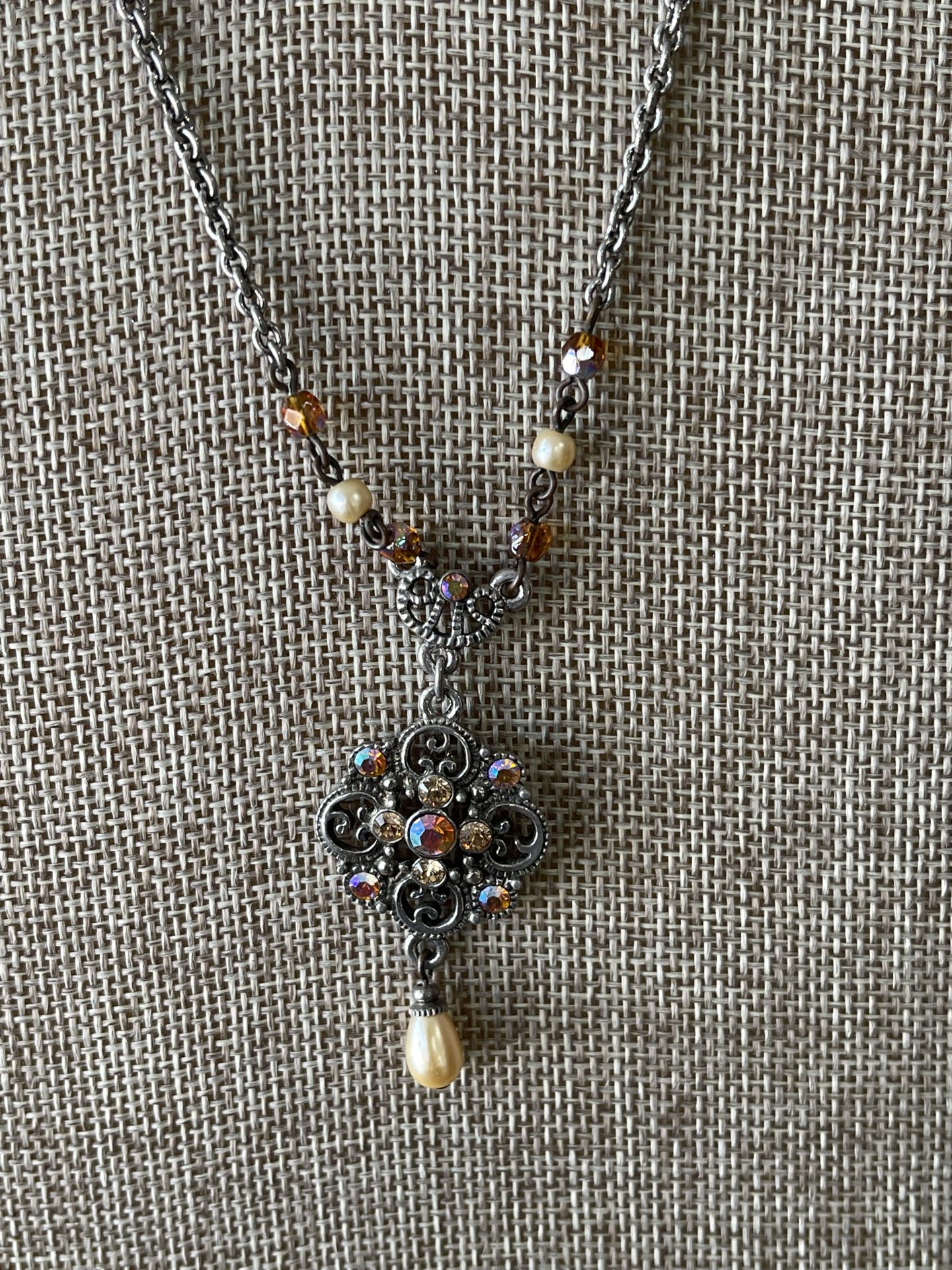 Chrystal Flower Pendant Necklace - Picker Place