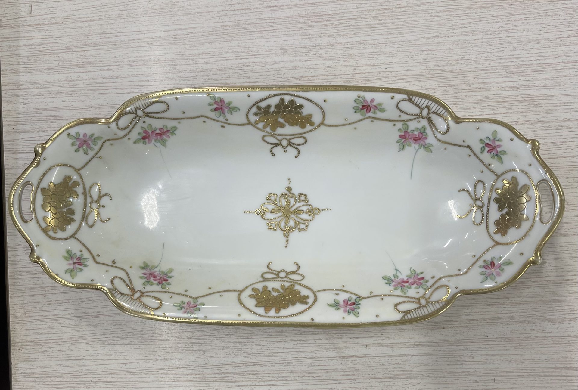 Flower Celery Dish w/6 Salt Cellar - Picker Place