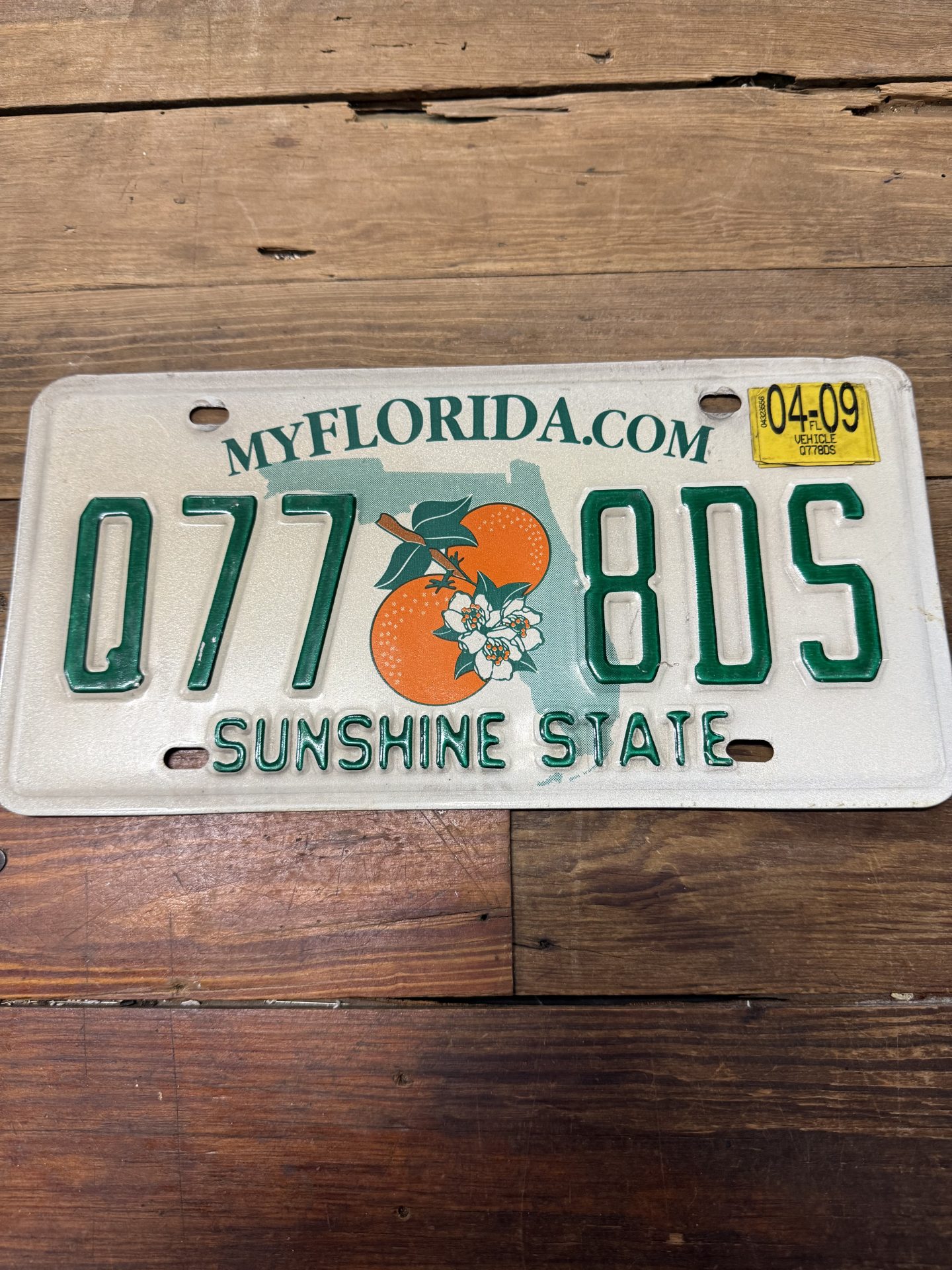 FL License Plate Q77 8DS - Picker Place